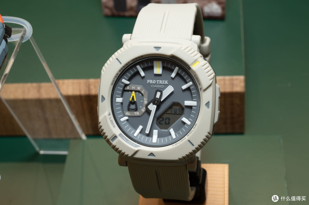 #卡西欧新表速递#最轻的PRO TREK！全新「HIKER LINE」PRJ-B001系列手表，旋转表圈+太阳能+蓝牙_手表_什么值得买