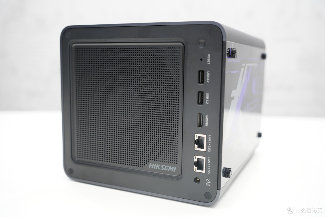 内行评测：触控屏+RGB侧透，内外兼修的海康存储R1四盘位NAS_NAS存储_什么值得买