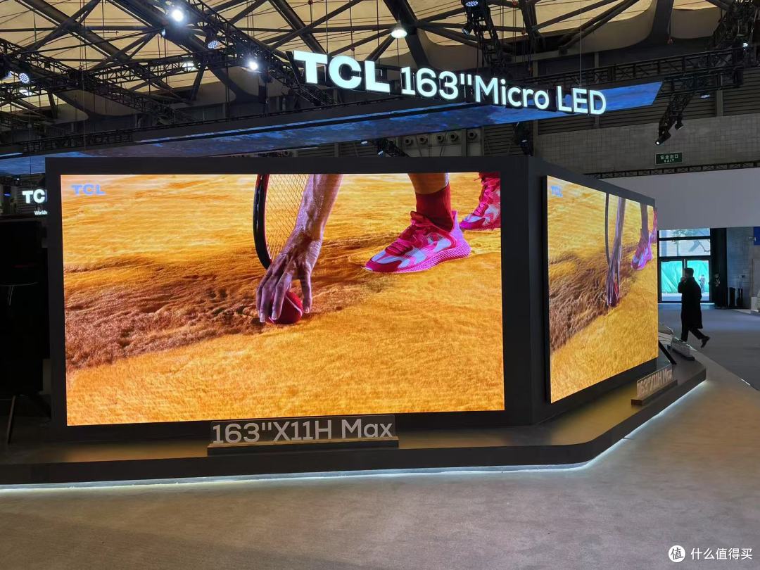 AWE 2025 I TCL第四代液晶技术颠覆传统，Q10L系列重新定义液晶电视形态 _液晶电视_什么值得买
