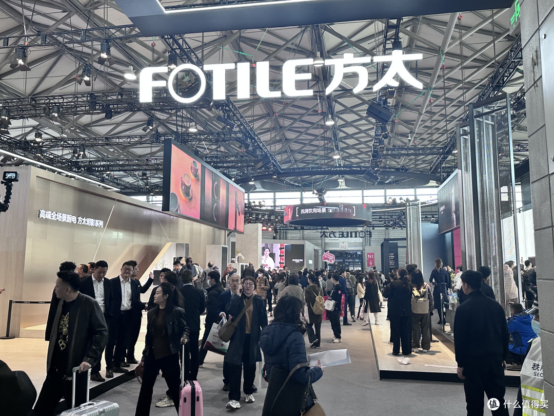 AWE 2025 I 升级设计助力打造隐藏式全嵌烟机，方太携高端睿隐系列系列亮相AWE_燃气灶_什么值得买